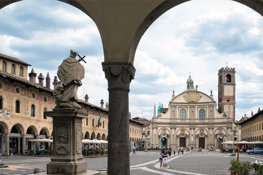Cathedral of Saint Ambrose - Disano Illuminazione - Fosnova